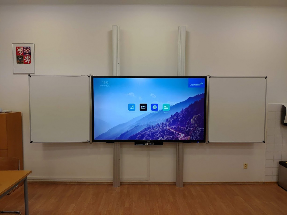 Dotykové interaktivní displeje - realizace | Tabule-nábytek.cz